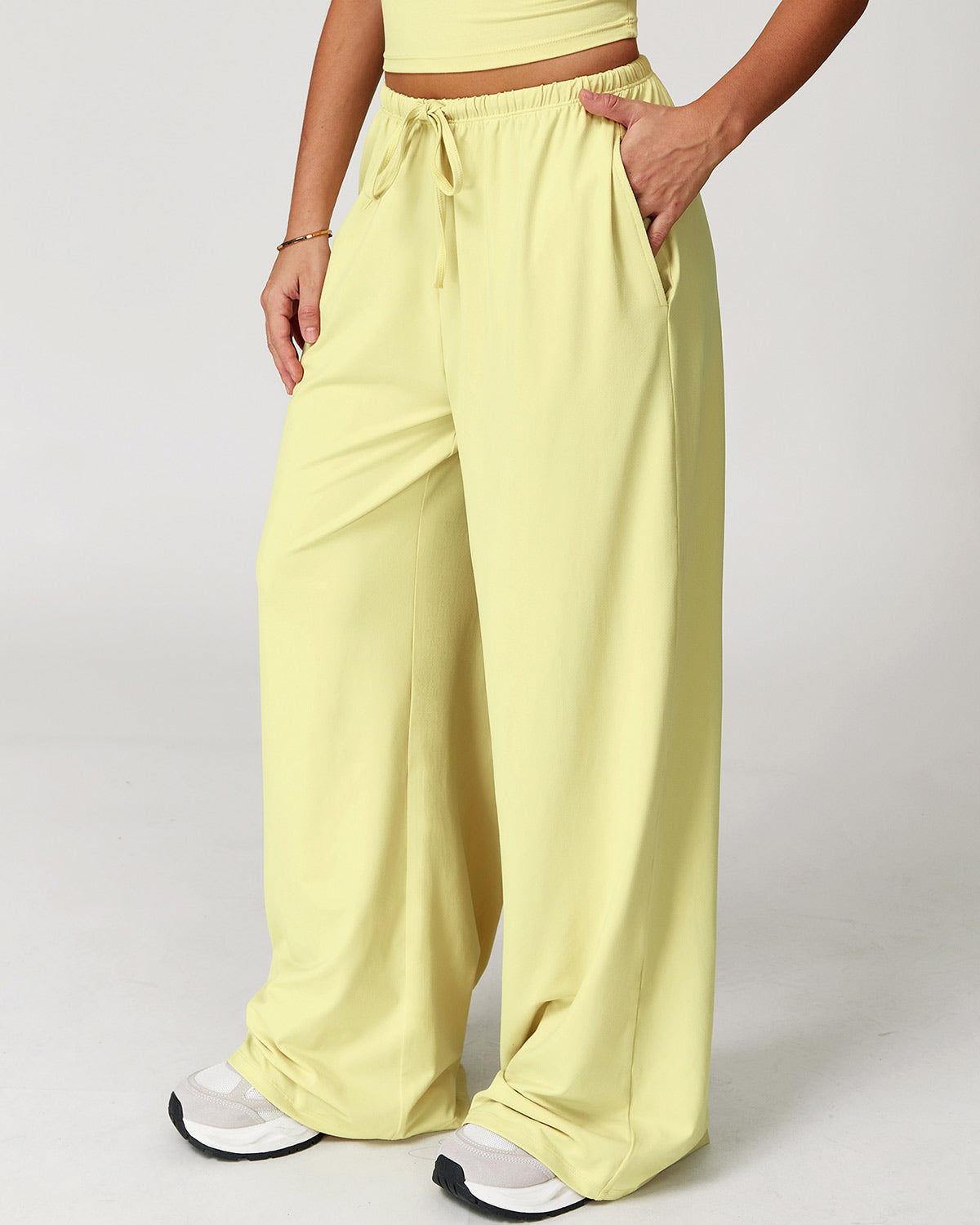 Rowena Sweatpants - Lemon – Amelia Activewear